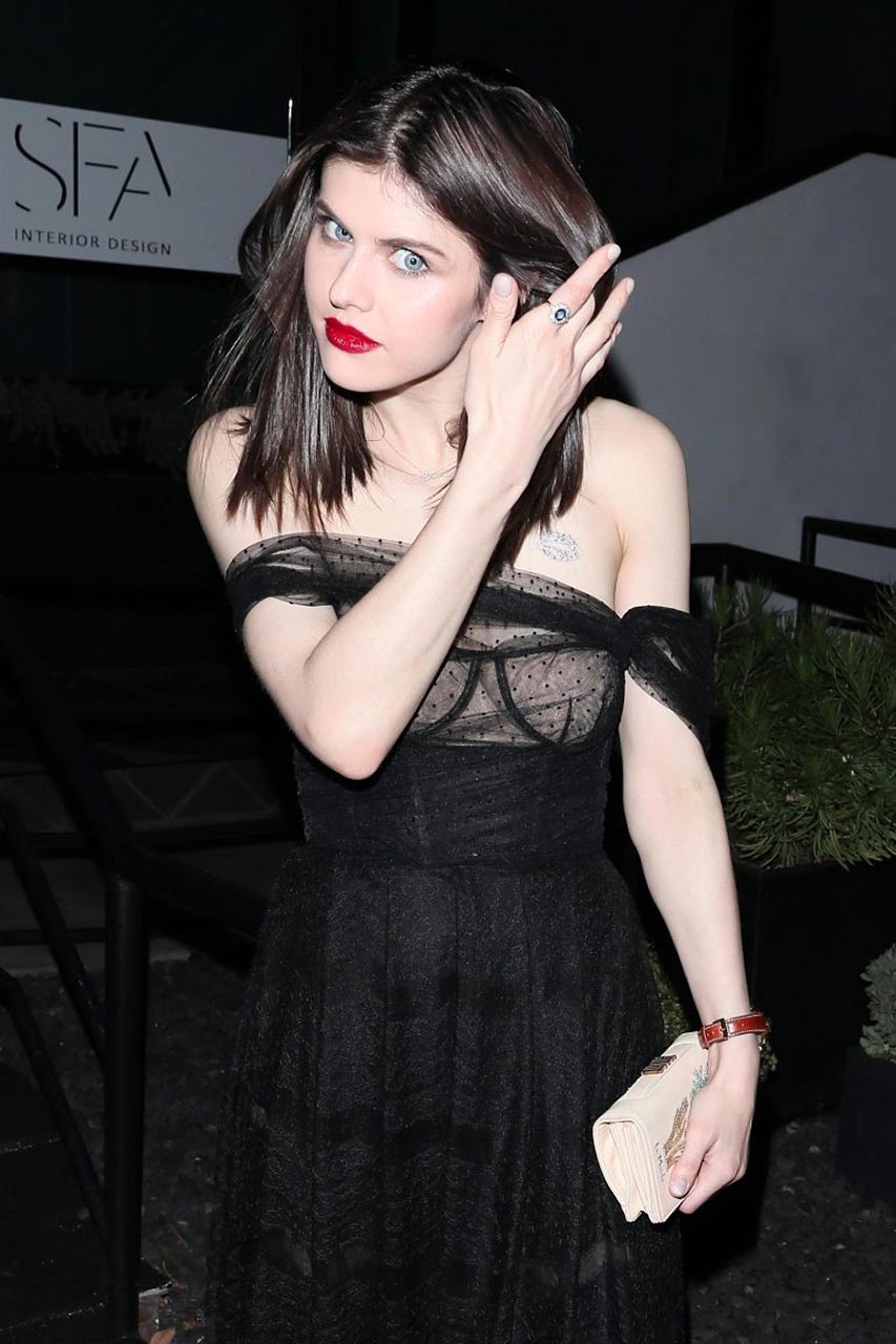 Alexandra Daddario Goes Braless And Shows Nude Tits Scandal Planet